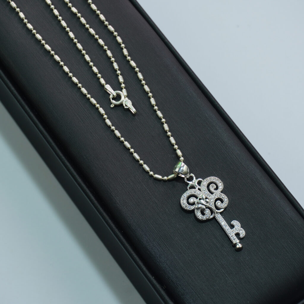 Love Key Shape Silver Locket With Chain (Pure Chandi) - Homely.pk