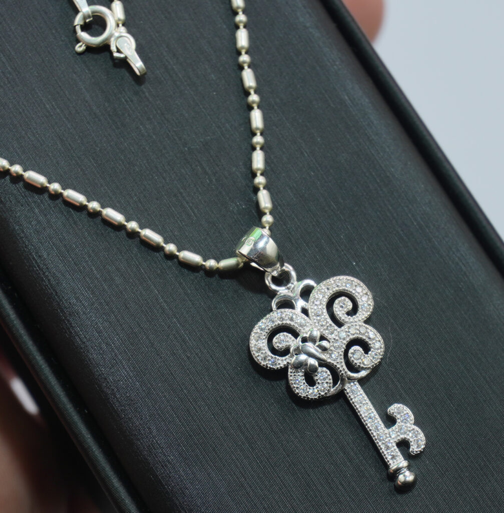 Love Key Shape Silver Locket With Chain (Pure Chandi) - Homely.pk