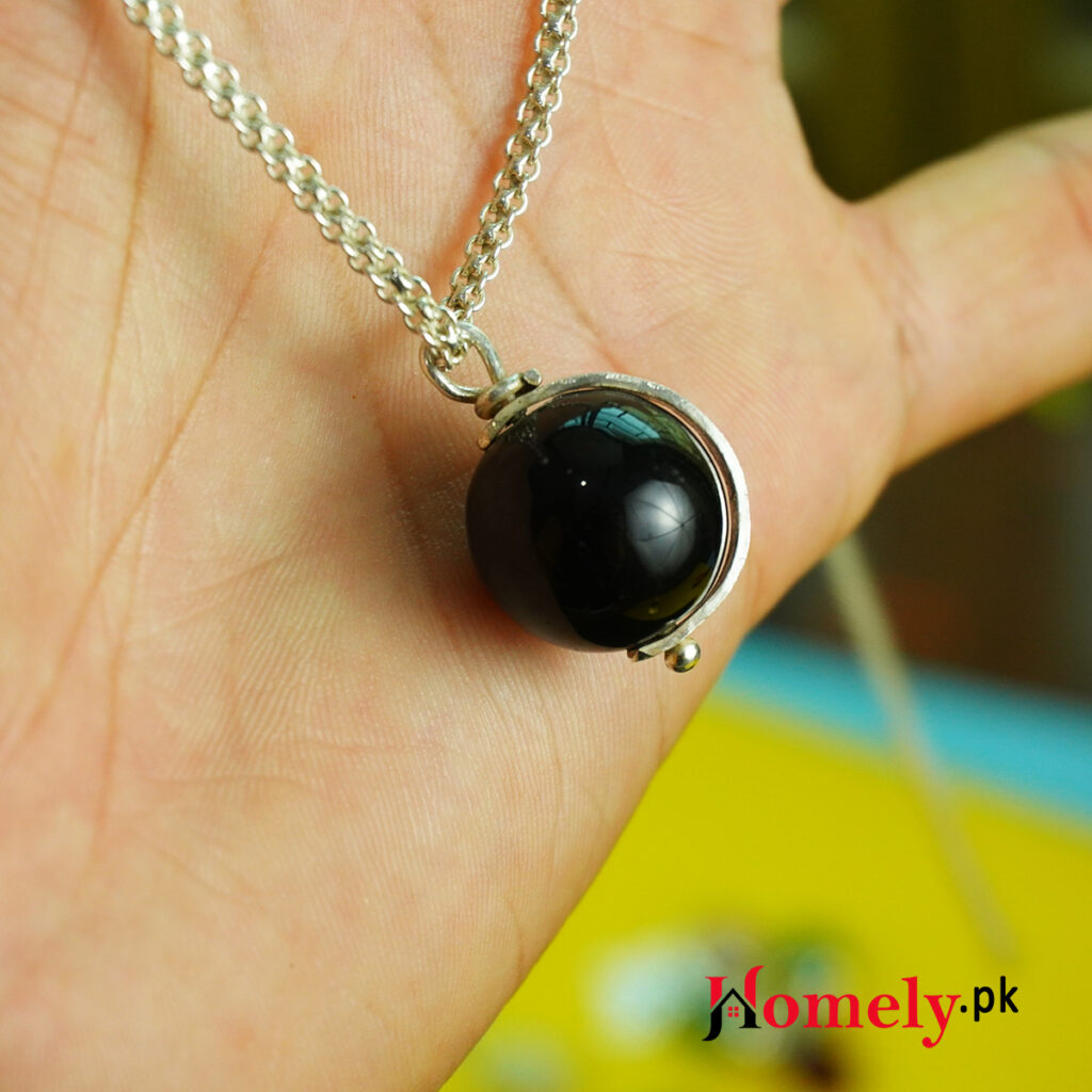 Globe Style Black Aqeeq Pure Chandi Locket - Homely.pk